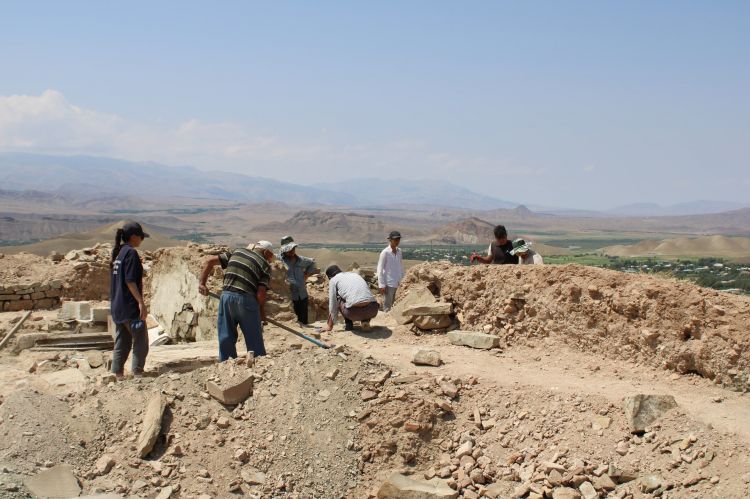 Xaraba Gilan şəhər yerində aparılan xilasetmə-tədqiqat işlərinə baxış ...